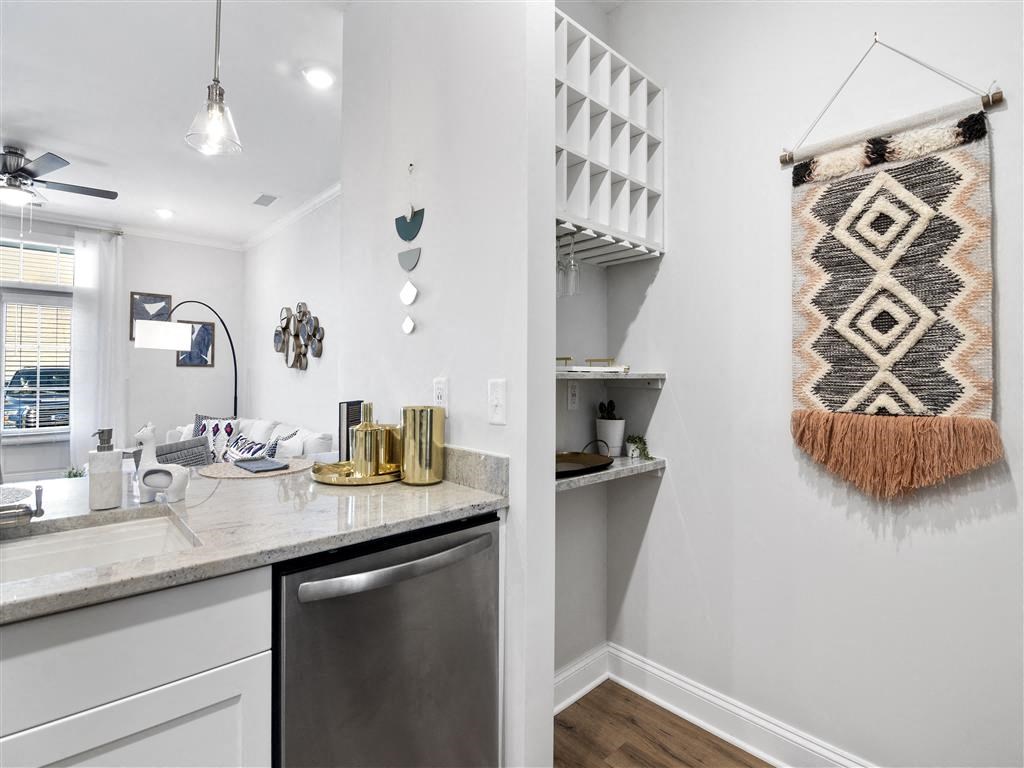 High Street View Luxury Apartments, 150 Kings Manor Drive, Williamsburg ...