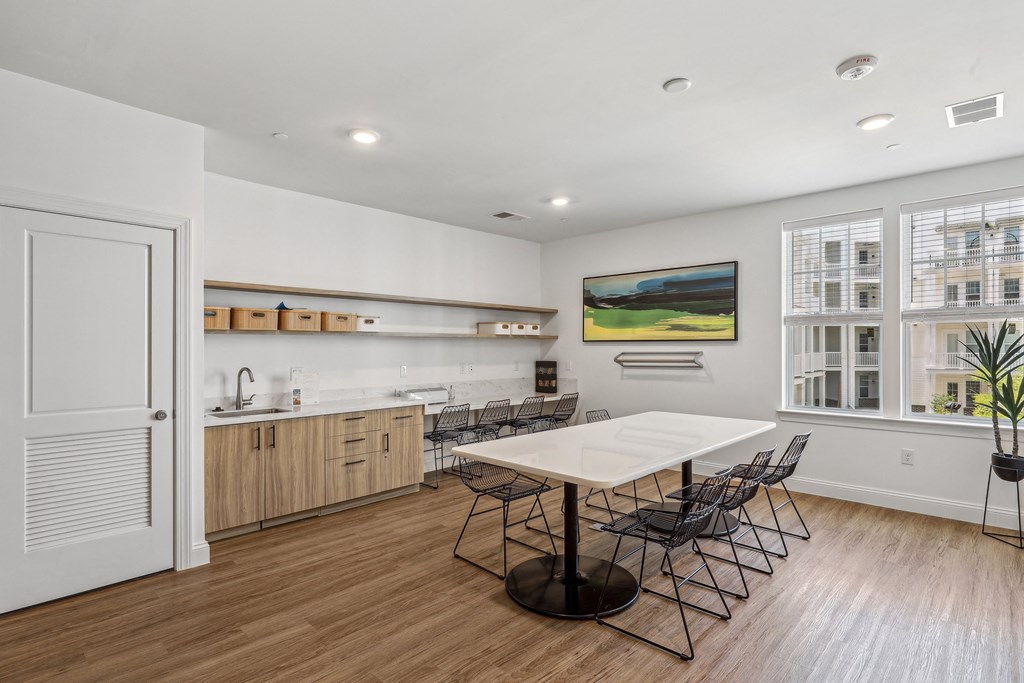 High Street View Luxury Apartments, 150 Kings Manor Drive, Williamsburg ...