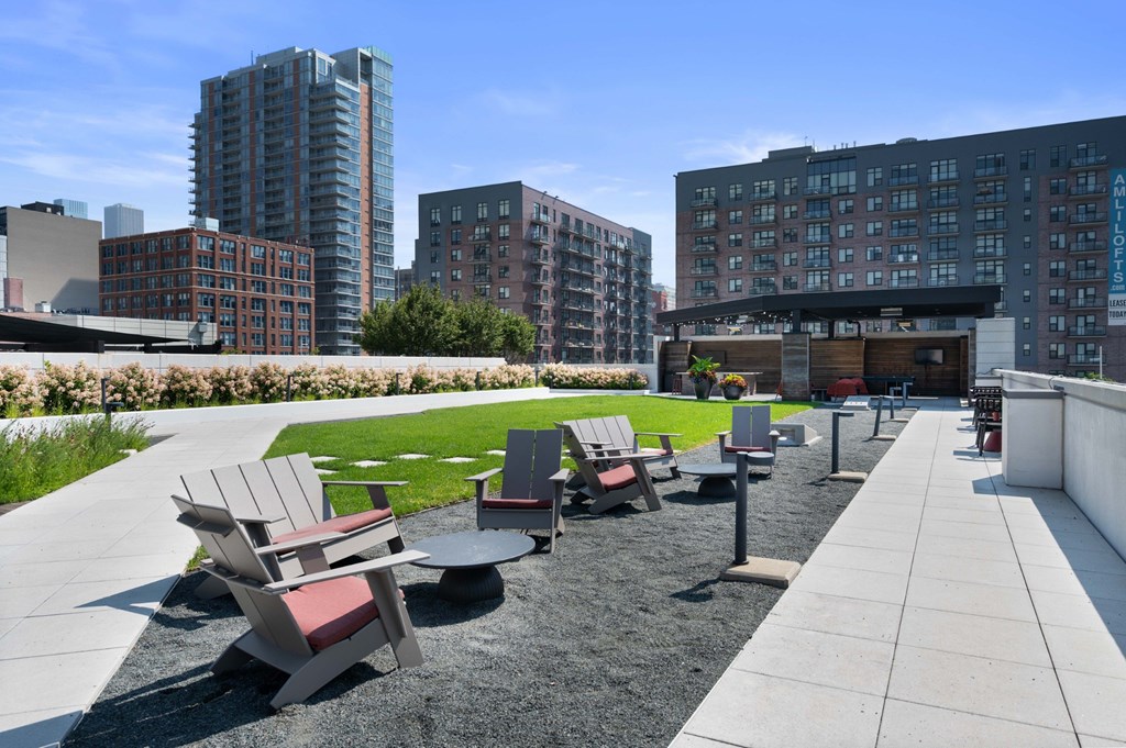 The Elle Apartments, 801 S Financial Pl, Chicago, IL - RentCafe