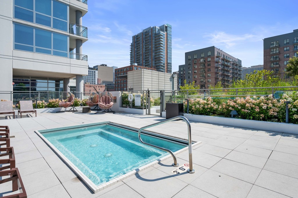 The Elle Apartments, 801 S Financial Pl, Chicago, IL - RentCafe