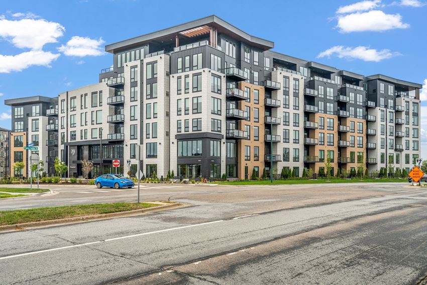 Paravel Apartments, 8300 Commonwealth Drive, Eden Prairie, MN - RentCafe