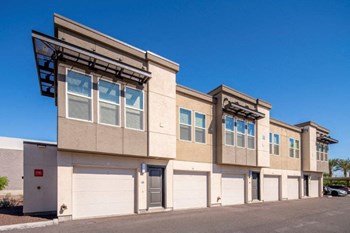 The Flats At SanTan Apartments, 2550 S San Tan Village Pkwy, Gilbert ...