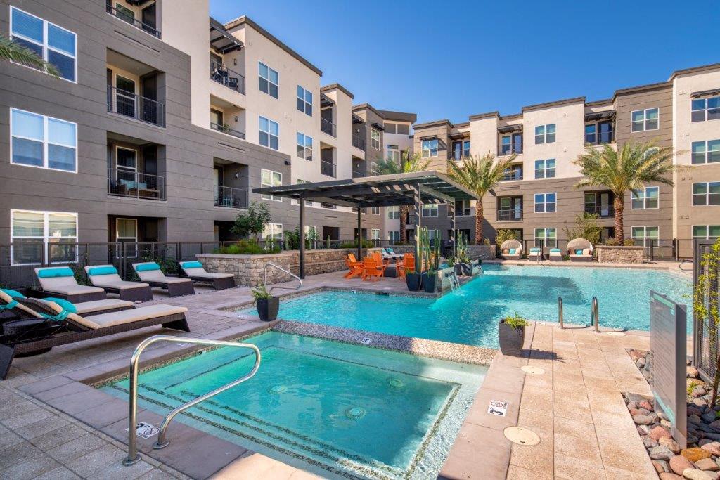 The Flats at SanTan Apartments, 2550 S San Tan Village Pkwy, Gilbert ...