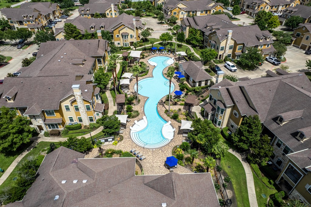 Avenues At Tuscan Lakes