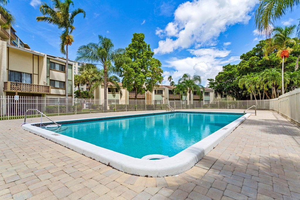 Fairways Of Inverrary Apartments, 4200 Inverrary Blvd, Lauderhill, FL ...