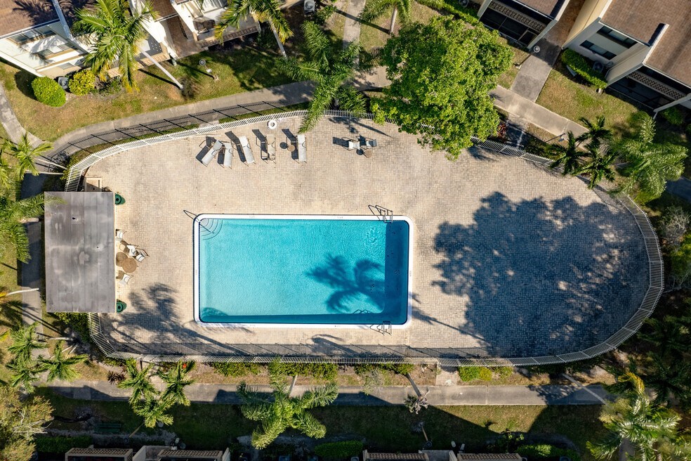 Fairways Of Inverrary Apartments, 4200 Inverrary Blvd, Lauderhill, FL ...