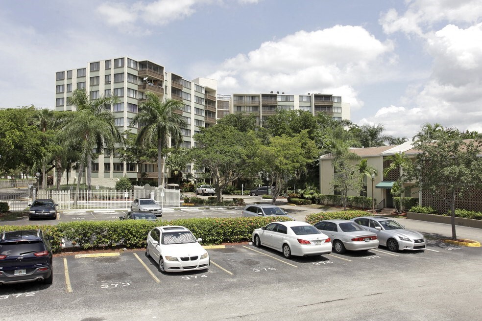 Fairways Of Inverrary Apartments, 4200 Inverrary Blvd, Lauderhill, FL ...