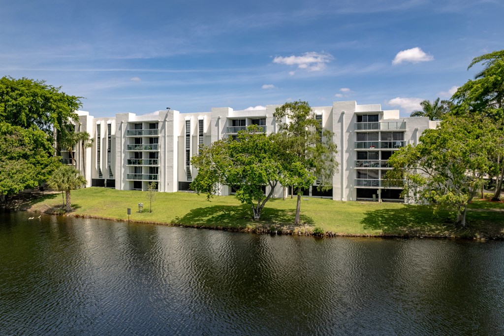 Nottingham Pine Luxury Apartment Homes - Under New Management, 1 S Pine ...