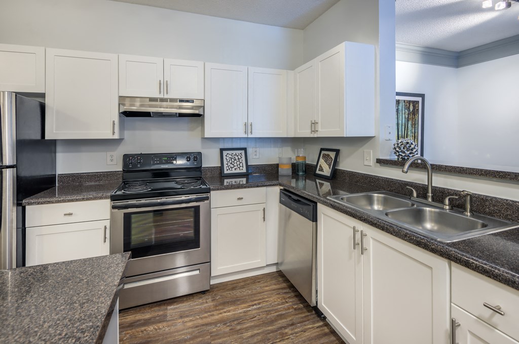 Jackson Square Apartments, 455 Dekalb Industrial Pkwy, Decatur, GA ...