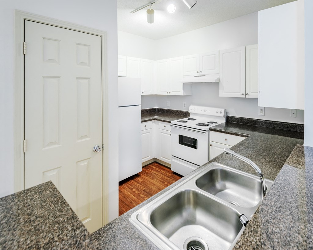 Jackson Square Apartments, 455 Dekalb Industrial Pkwy, Decatur, GA ...