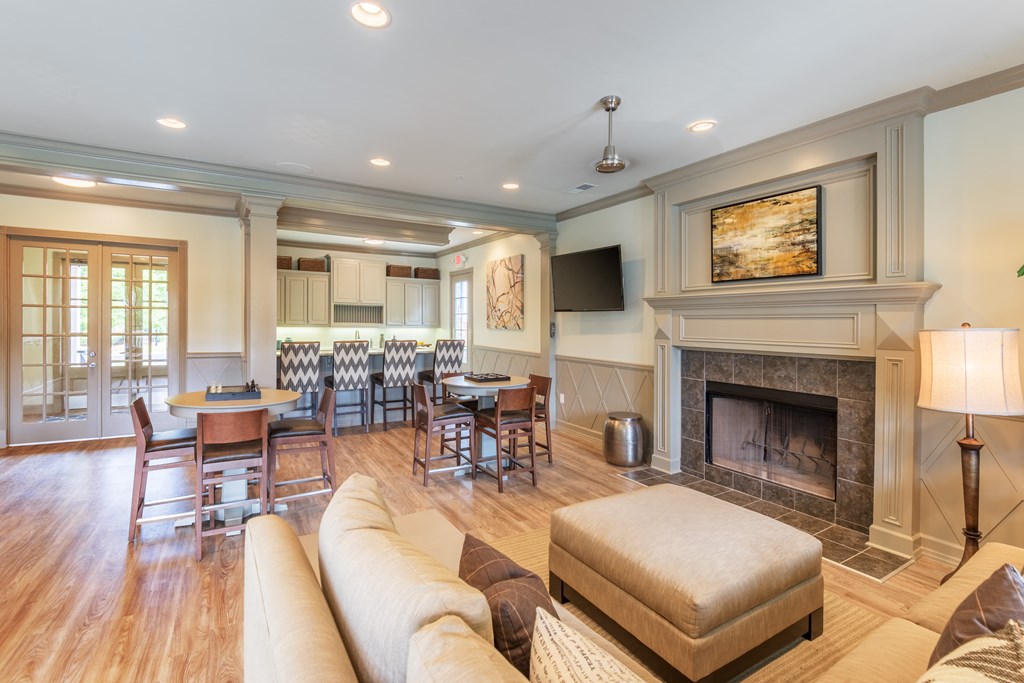 Jackson Square Apartments, 455 Dekalb Industrial Pkwy, Decatur, GA ...