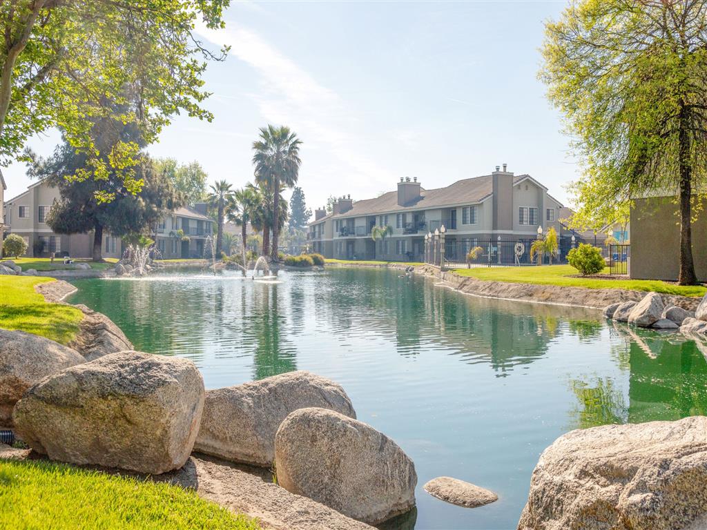Edgewater Isle Apartments and Townhomes, 500 Northstar, Hanford, CA ...
