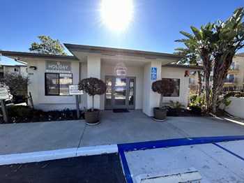 Holiday Manor Apartments, 1924 Camino Del Sol, Oxnard, CA - RentCafe