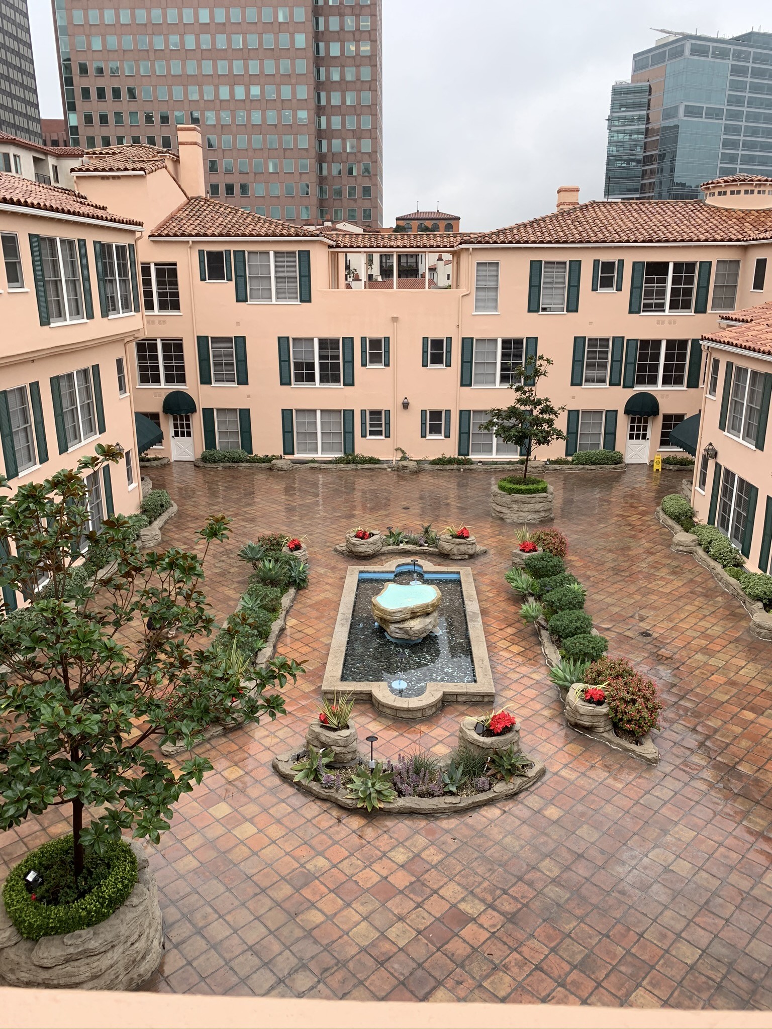 Lindbrook Manor Apartments | Apartments in Los Angeles, CA