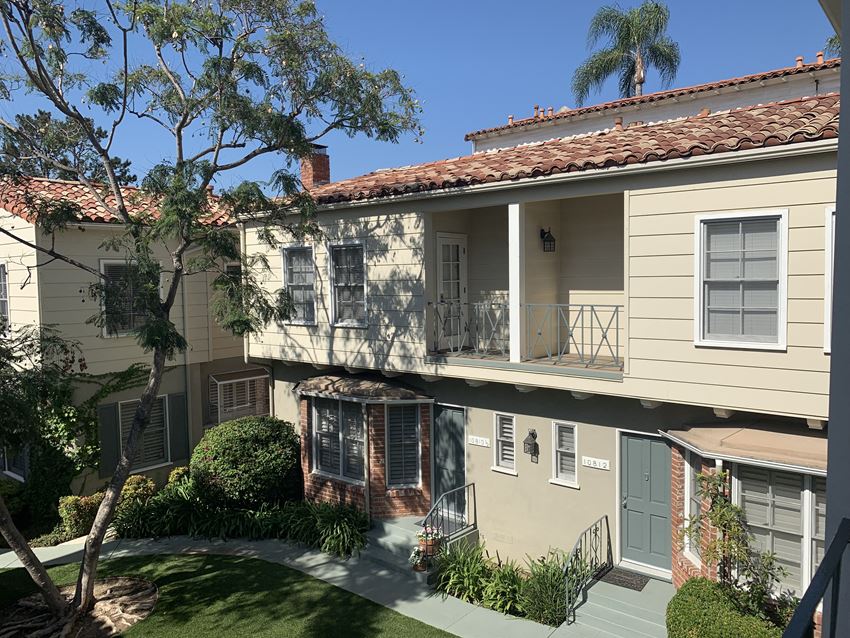 Lindbrook Manor Apartments, 10824 Lindbrook Drive, Los Angeles, CA ...