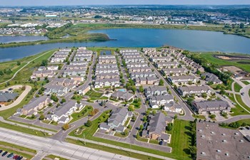 Cascade Shores Townhomes + Flats, 182 GrandeVille Road SW, Rochester ...