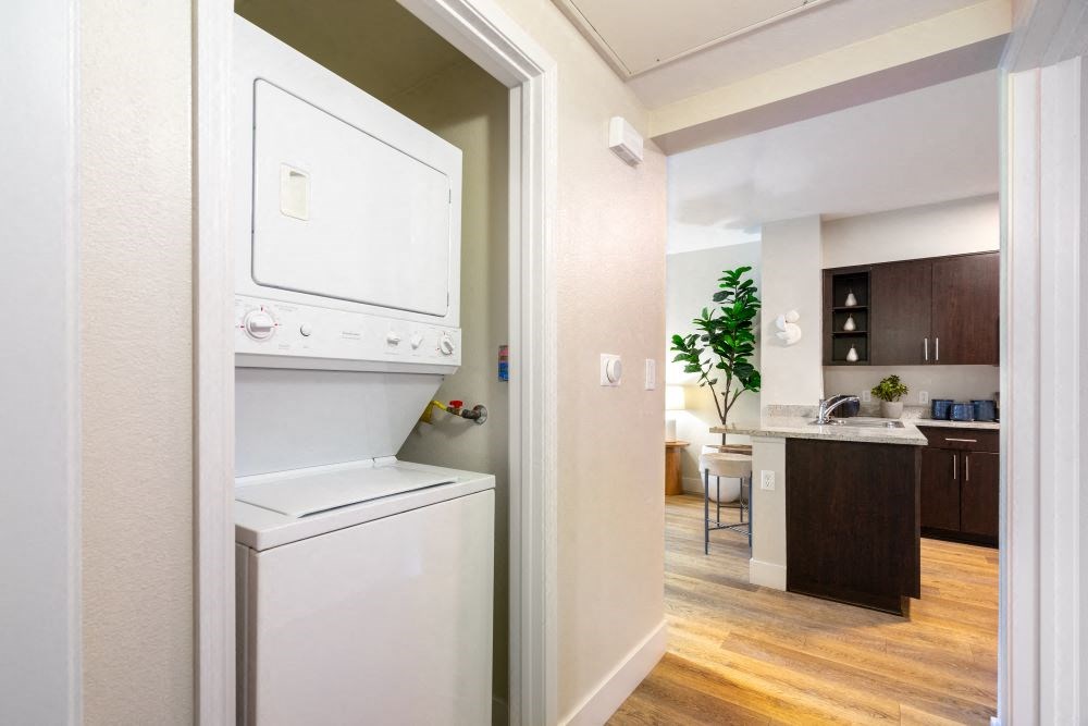 Sofi Warner Center Apartments, 6300 Variel Ave, Woodland Hills, CA ...