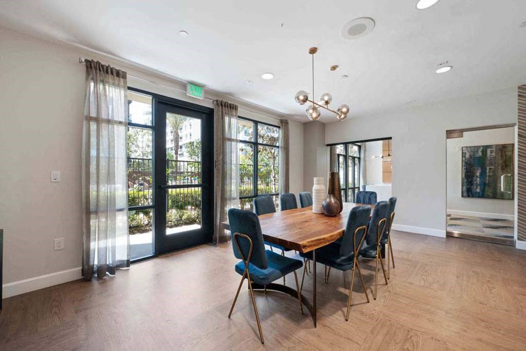 Sofi Warner Center Apartments, 6300 Variel Ave, Woodland Hills, CA ...