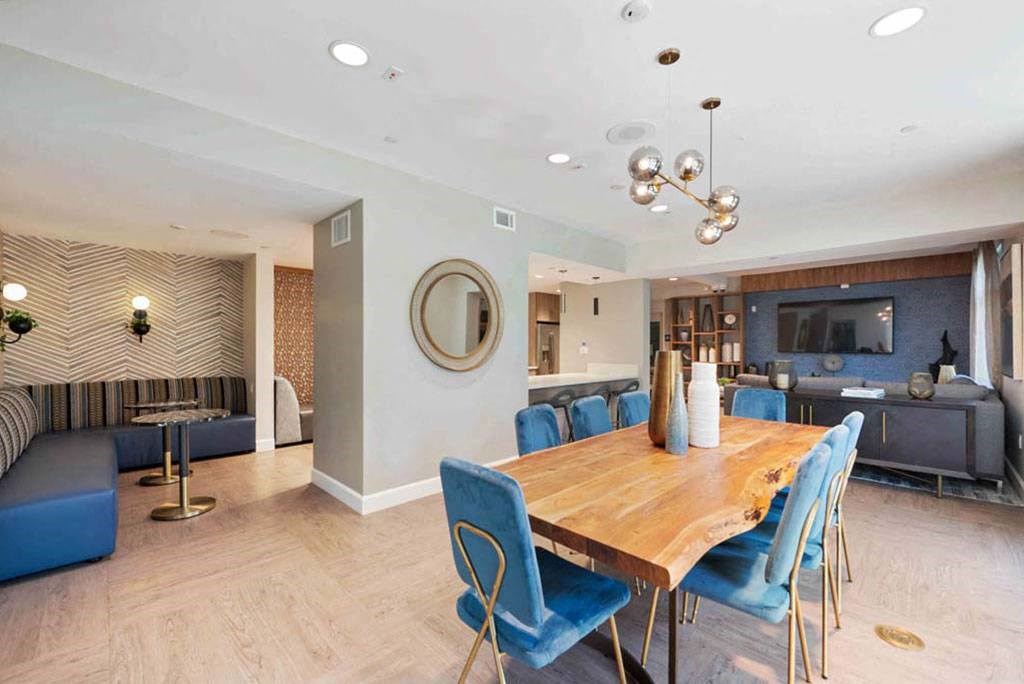 Sofi Warner Center Apartments, 6300 Variel Ave, Woodland Hills, CA ...