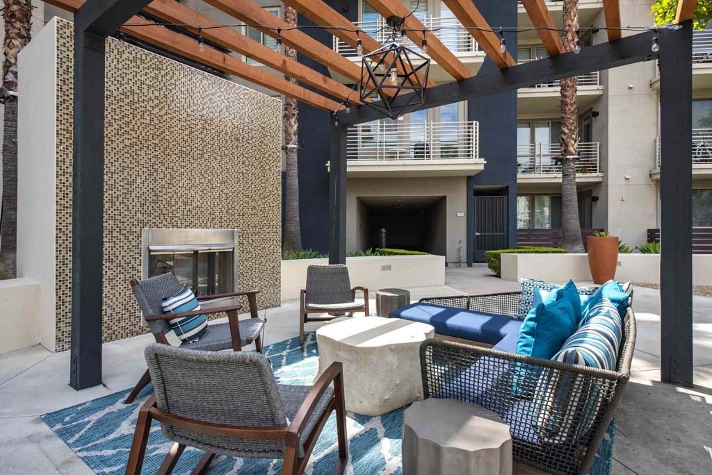 Sofi Warner Center Apartments, 6300 Variel Ave, Woodland Hills, CA ...