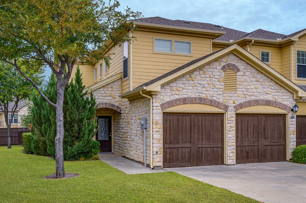 Riachi At One21 Apartments, 9600 Coit Road, Plano, TX - RentCafe