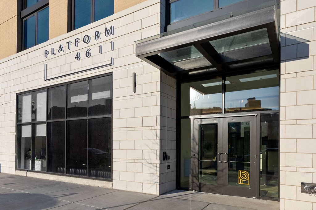 Platform 4611 Uptown Chicago Apartments, 4611 N Broadway, Chicago, IL ...