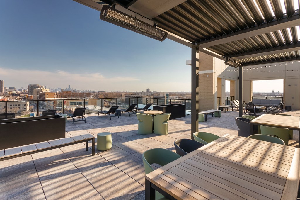 Platform 4611 Uptown Chicago Apartments, 4611 N Broadway, Chicago, IL ...