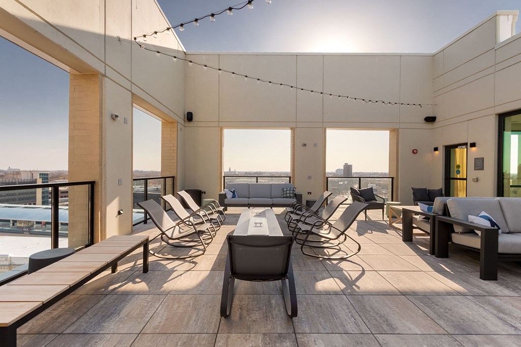 Platform 4611 Uptown Chicago Apartments, 4611 N Broadway, Chicago, IL ...