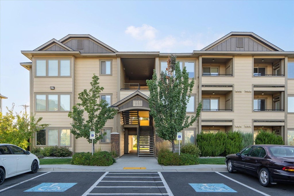 Eagle Point Apartments, 1090 W Betz Rd, Cheney, WA - RentCafe