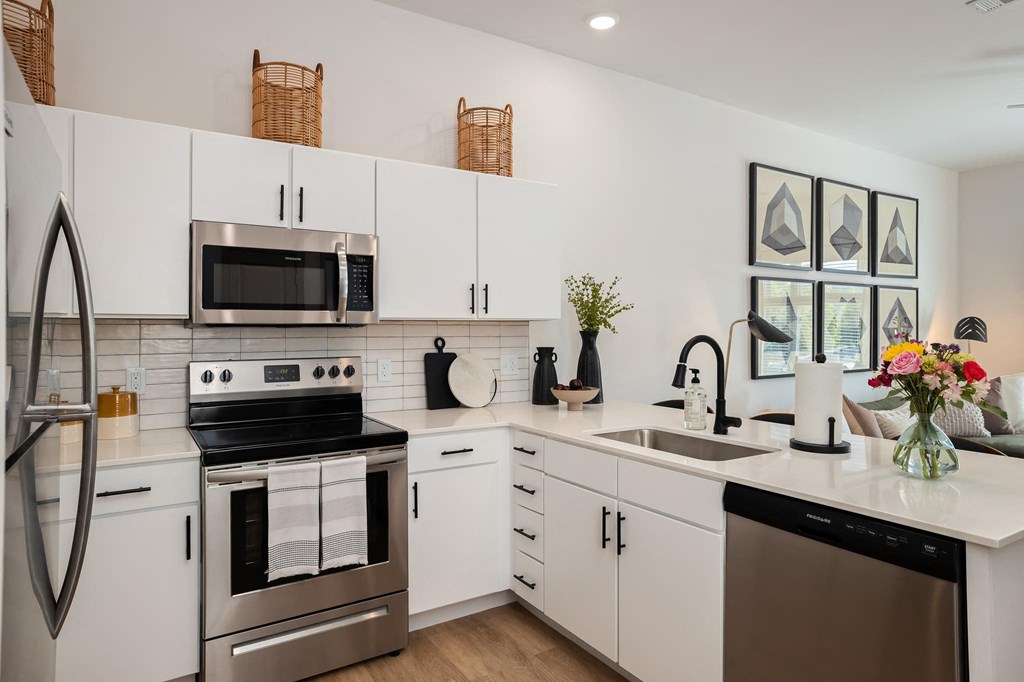 Converge KC Uptown Apartments, 3600 Broadway Blvd, Kansas City, MO ...