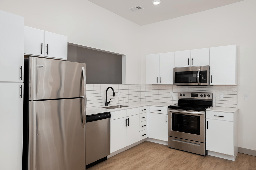 Converge KC Uptown Apartments, 3600 Broadway Blvd, Kansas City, MO ...