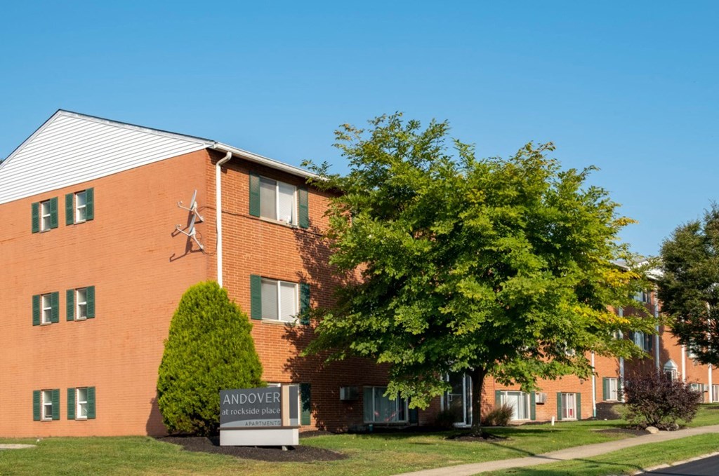 Rockside Place Apartments, 12205 Valley Lane Drive, Garfield Heights ...