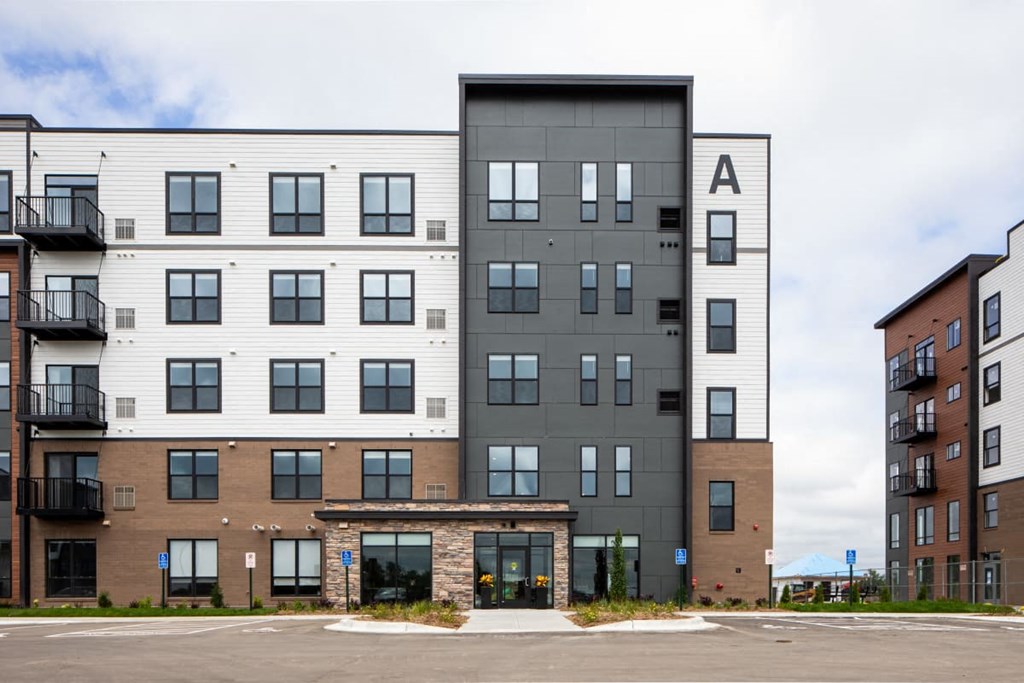 The Edison At Maple Grove Apartments, 9820 Garland Lane N, Maple Grove ...