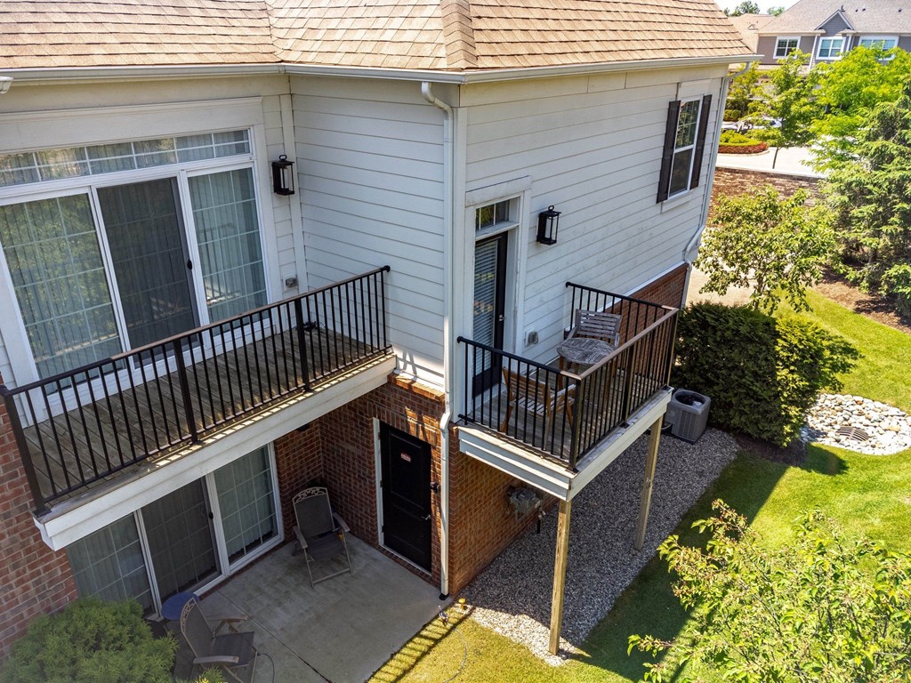 Huntley Manor Apartments, 41745 Midtown Circle, Novi, MI - RentCafe