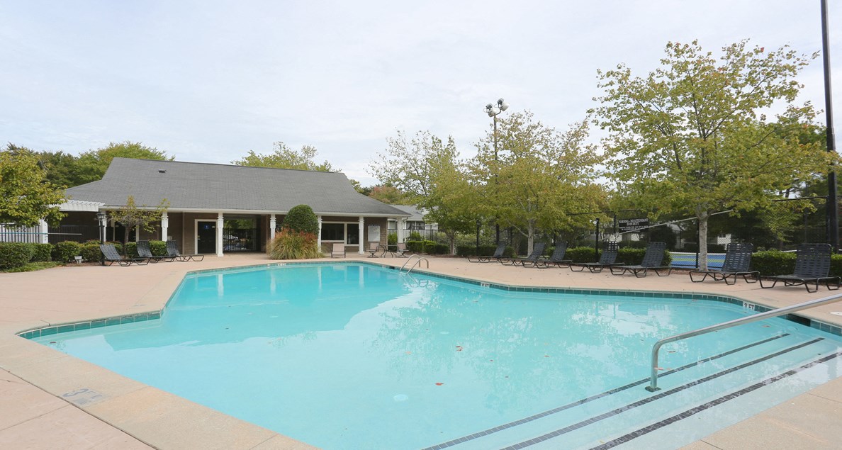 The Columns At Lake Ridge Apartments, 3900 Lake Ridge Lane, Dunwoody ...