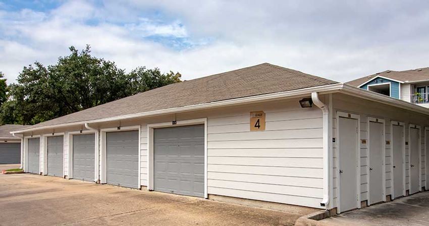 6414 Fannin St Garage
