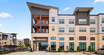 Hue On Greenhouse Apartments