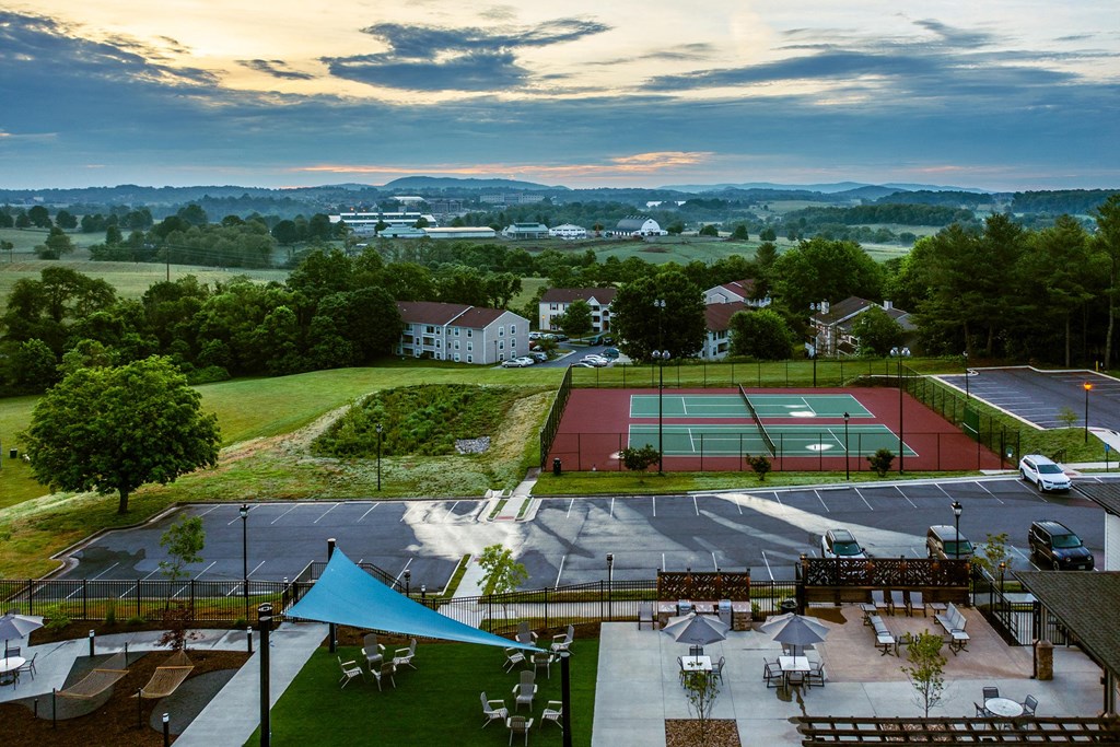 Foxridge And Hethwood Apartments, 750 Hethwood Blvd #100G, Blacksburg ...