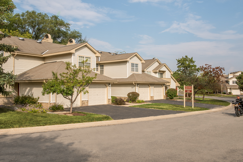 Ravinia Apartments, 4280 S Ravinia Drive, Greenfield, WI - RentCafe