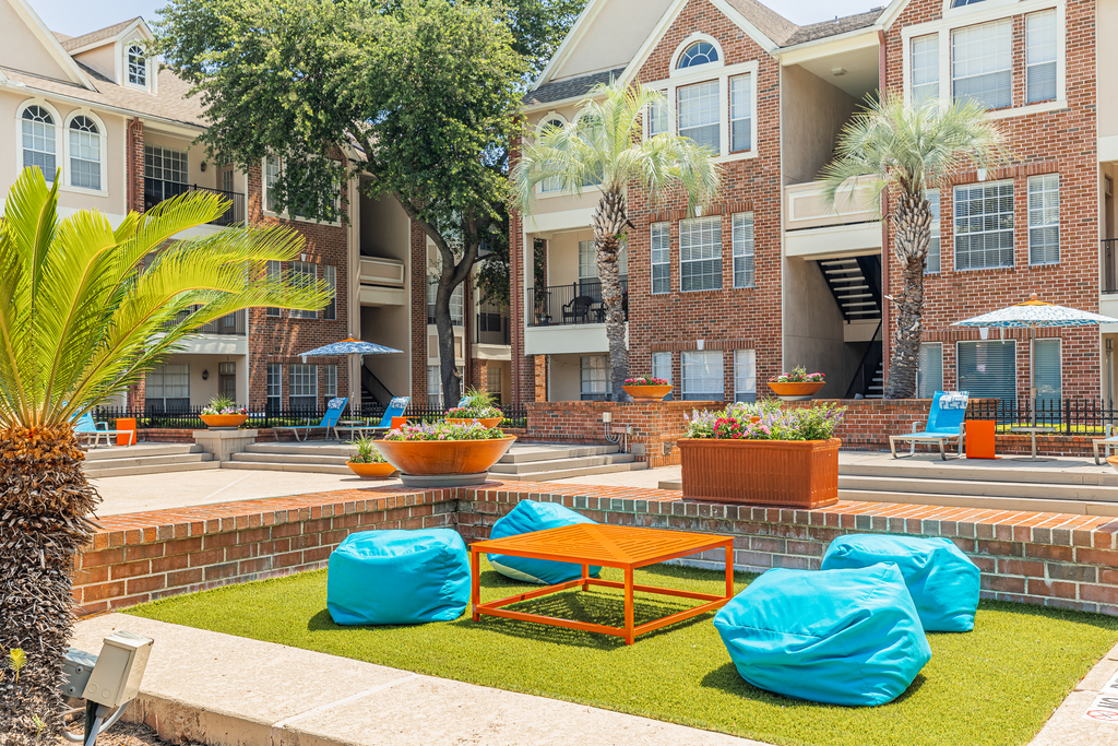 The Village At Bellaire Apartments, 5454 Newcastle Dr, Houston, TX ...