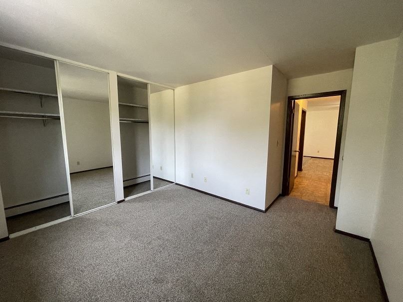 Chateau Murray Apartments, 2510 N Murray Avenue, Milwaukee, WI - RentCafe