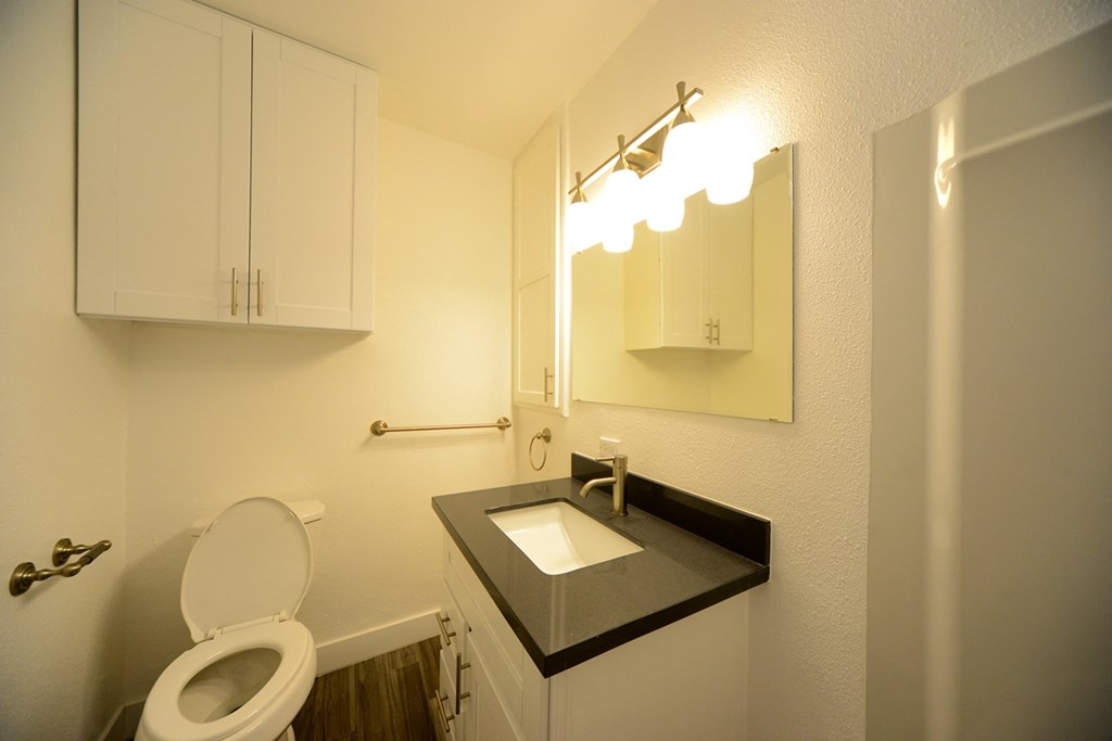 Atrium Court South Of The Boulevard Apartments, 5504 Quakertown Avenue ...