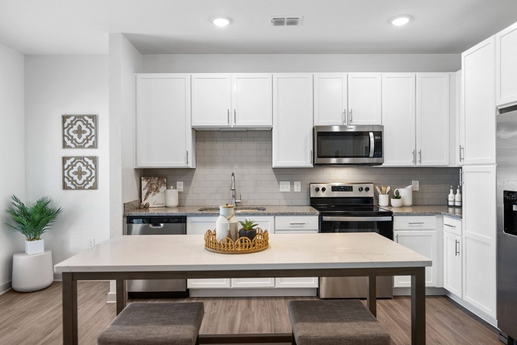 Novo Gateway | Apartments And Townhomes, 11205 Colonial Gateway Drive ...