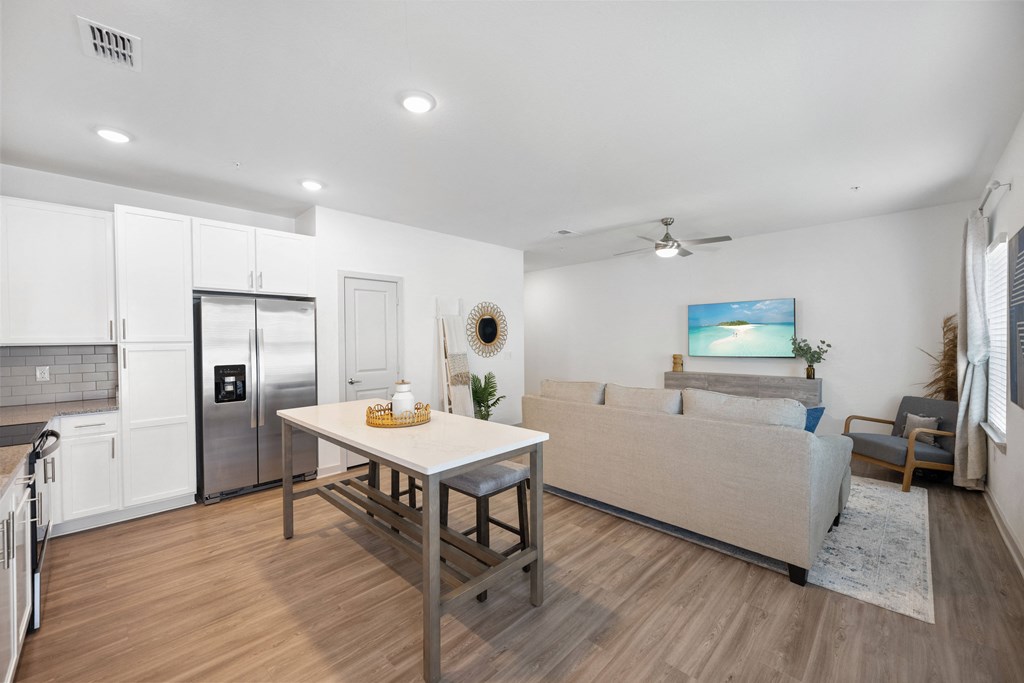 Novo Gateway | Apartments And Townhomes, 11205 Colonial Gateway Drive ...