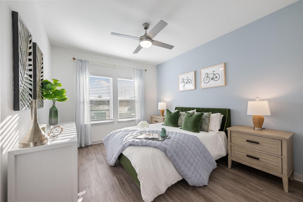 Novo Gateway | Apartments And Townhomes, 11205 Colonial Gateway Drive ...