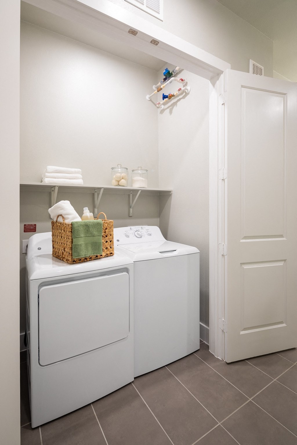 Timbergrove Station Apartments, 2717 Minimax Dr, Houston, TX - RentCafe