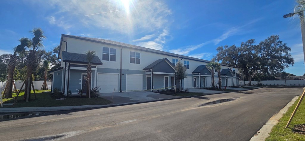 Lake Tavares Townhomes, 1147 E. Caroline Street, Tavares, FL - RentCafe
