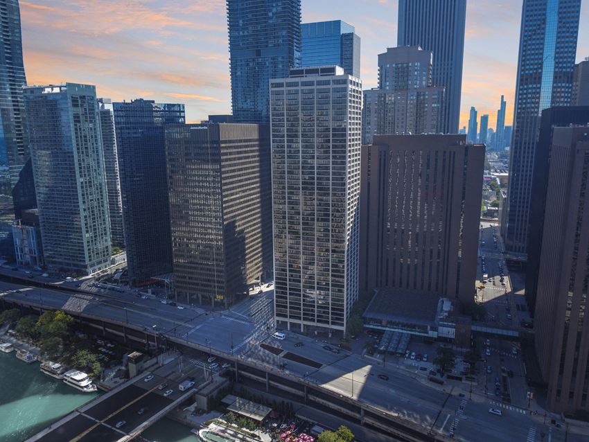 Columbus Plaza Apartments, 233 East Wacker Drive, Chicago, IL - RentCafe