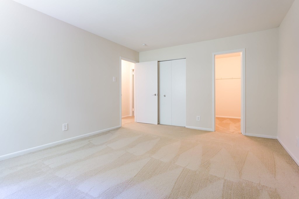 Potomac Ridge Apartments, 2810 Woodmark Drive, Suite 202, Woodbridge ...