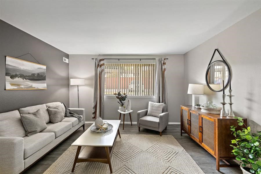 Residences At Grand Blanc Apartments - Grand Blanc, MI, 5800 Maplebrook ...